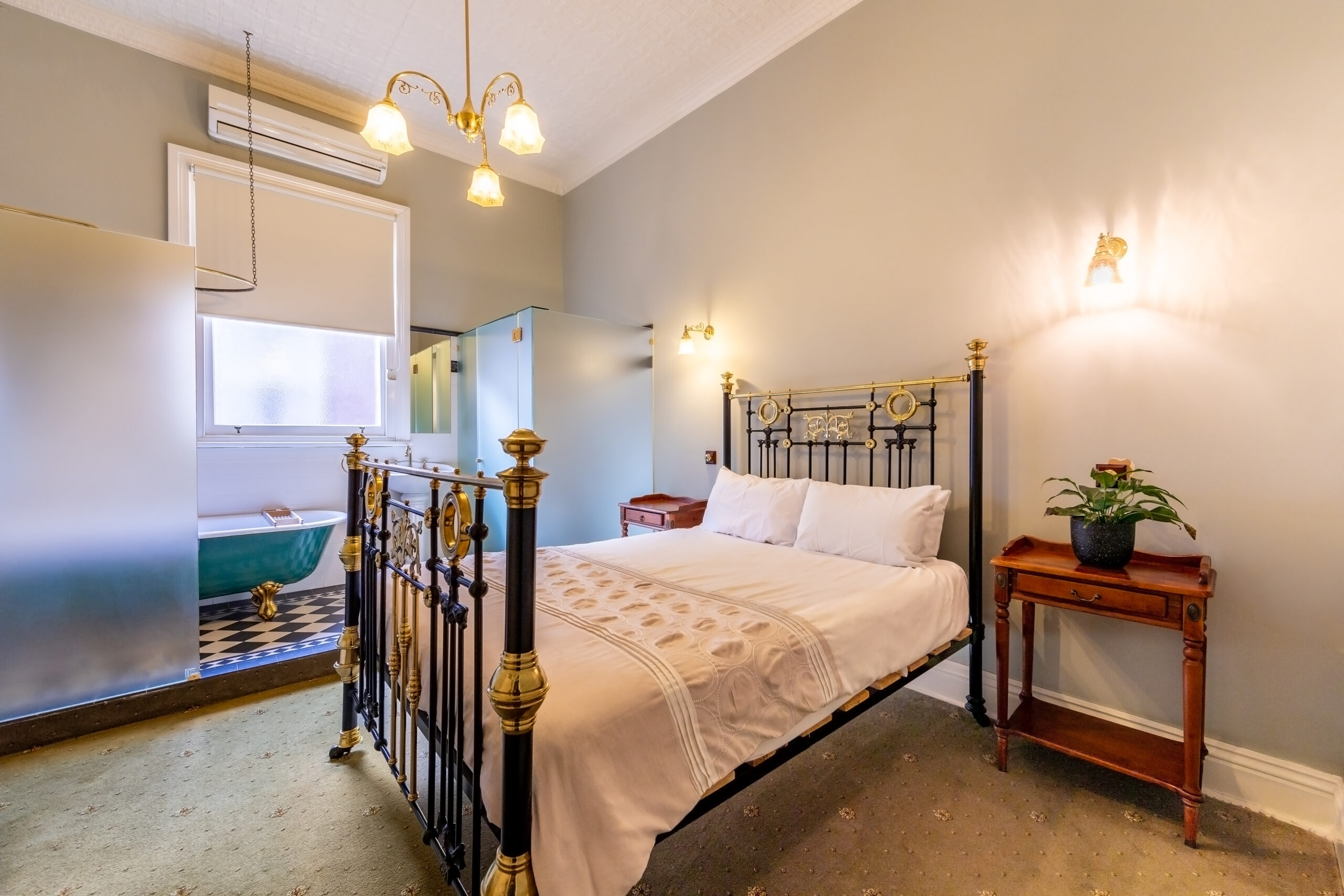 Princess Suite - Warwick | Eat, Drink, Play & Stay
