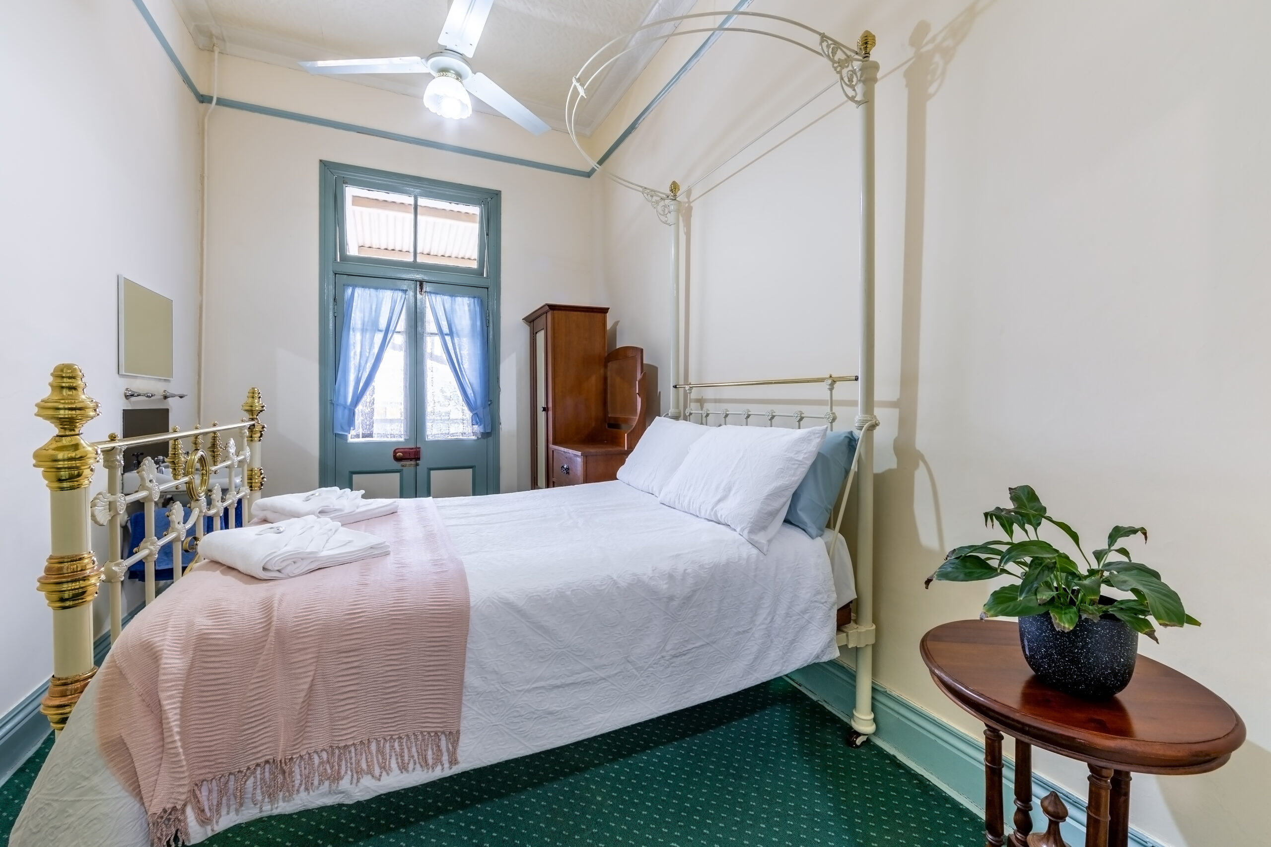 Verandah Double Room - Warwick | Eat, Drink, Play & Stay